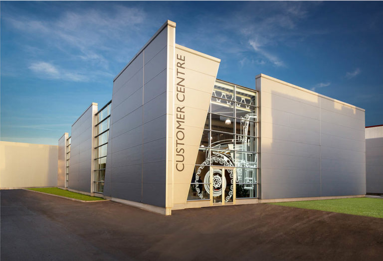 CUSTOMER CENTER + OFFICES ENTRANCE - CARMADESIGN